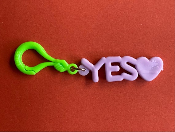 SHE SAID YES Keychain Memphis era plastic multicored … - Gem
