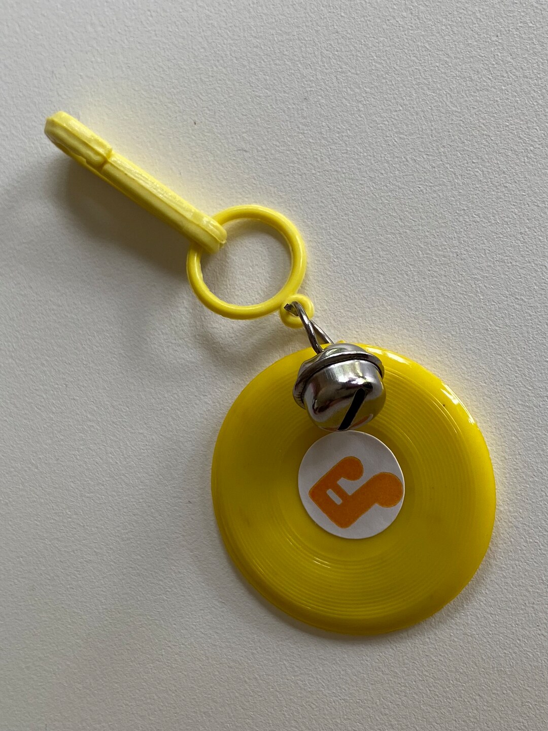 VINYL RECORD KEYCHAIN Vintage 80s Collectible Plastic Keychain Memphis ...