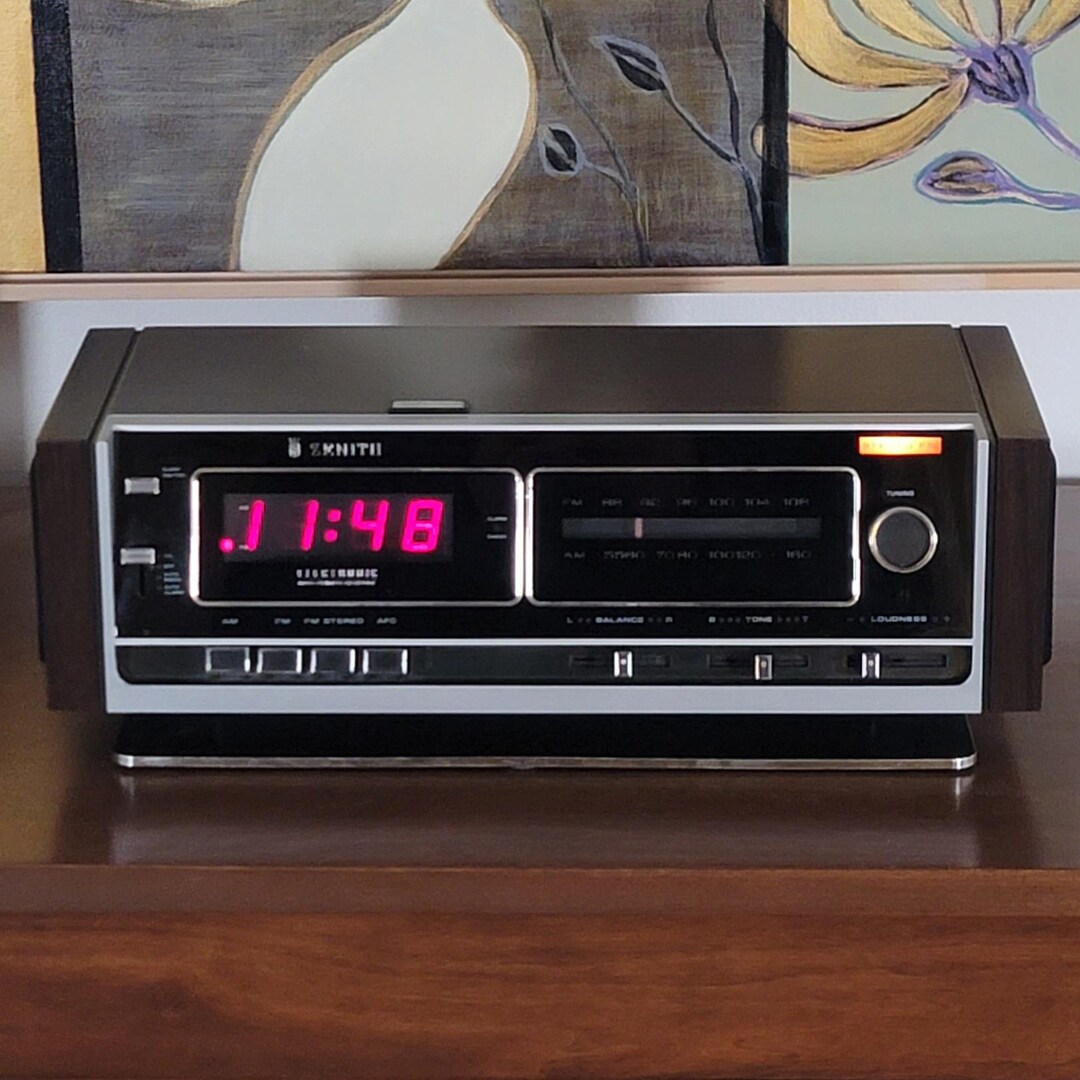 Vintage 1970s Zenith H480W AM-FM-AFC 2-speaker Alarm Clock Radio in ...