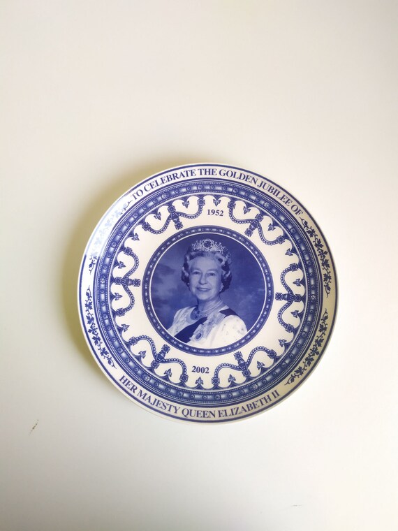The Queen Elizabeth Display Plate to Celebrate the Golden - Etsy