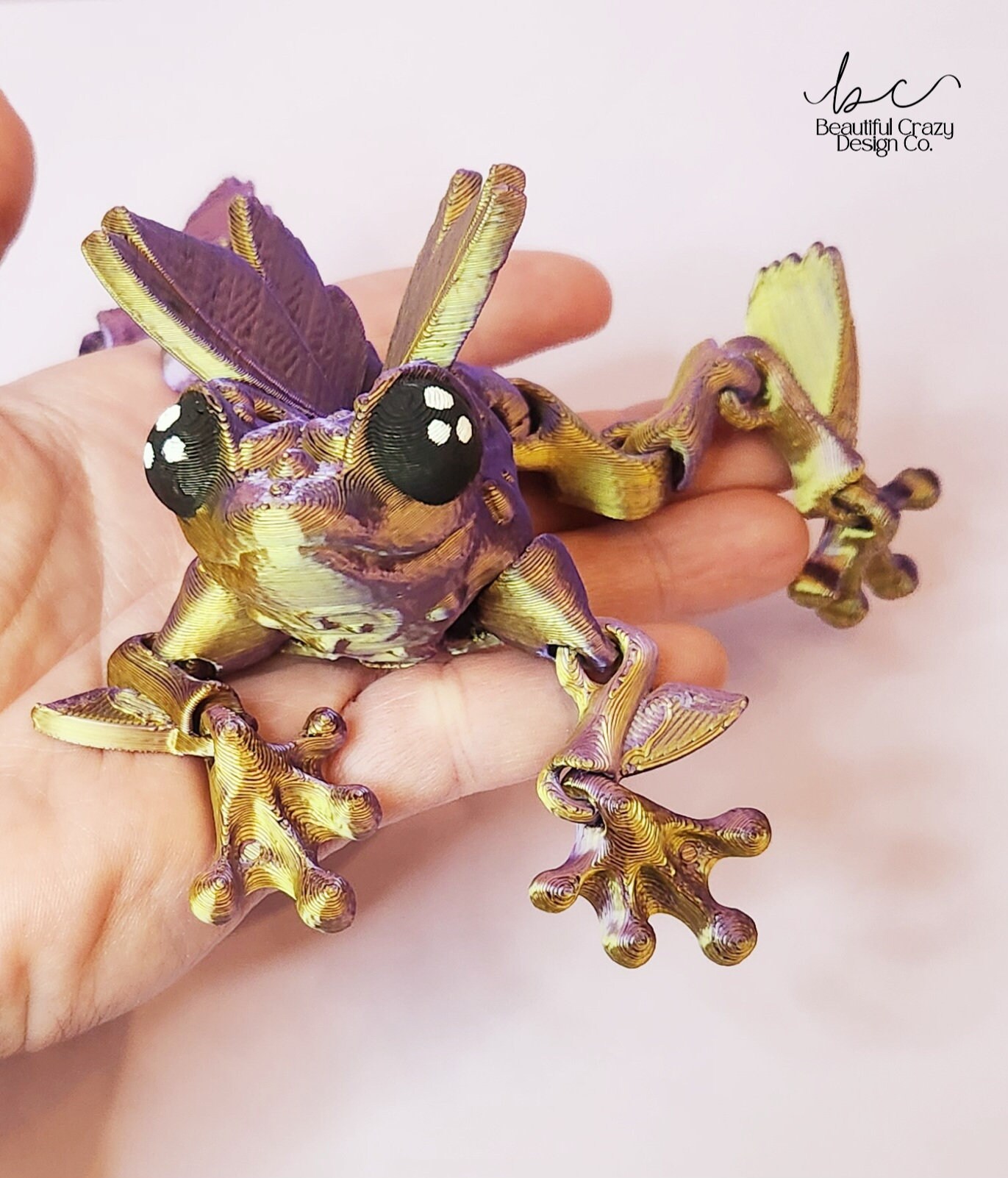Articulated 3D Printed Winged Flutter Frog Sculpture Customizable Colors, Fidget Frog Figurine ...