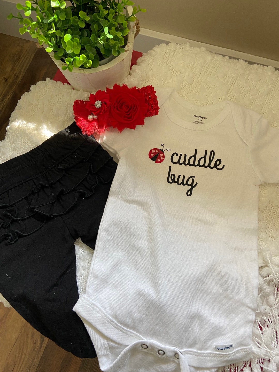 Cuddle Bug Baby Outfit (3-6 Months): Ladybug Bodysuit, Ruffle Leggings ...