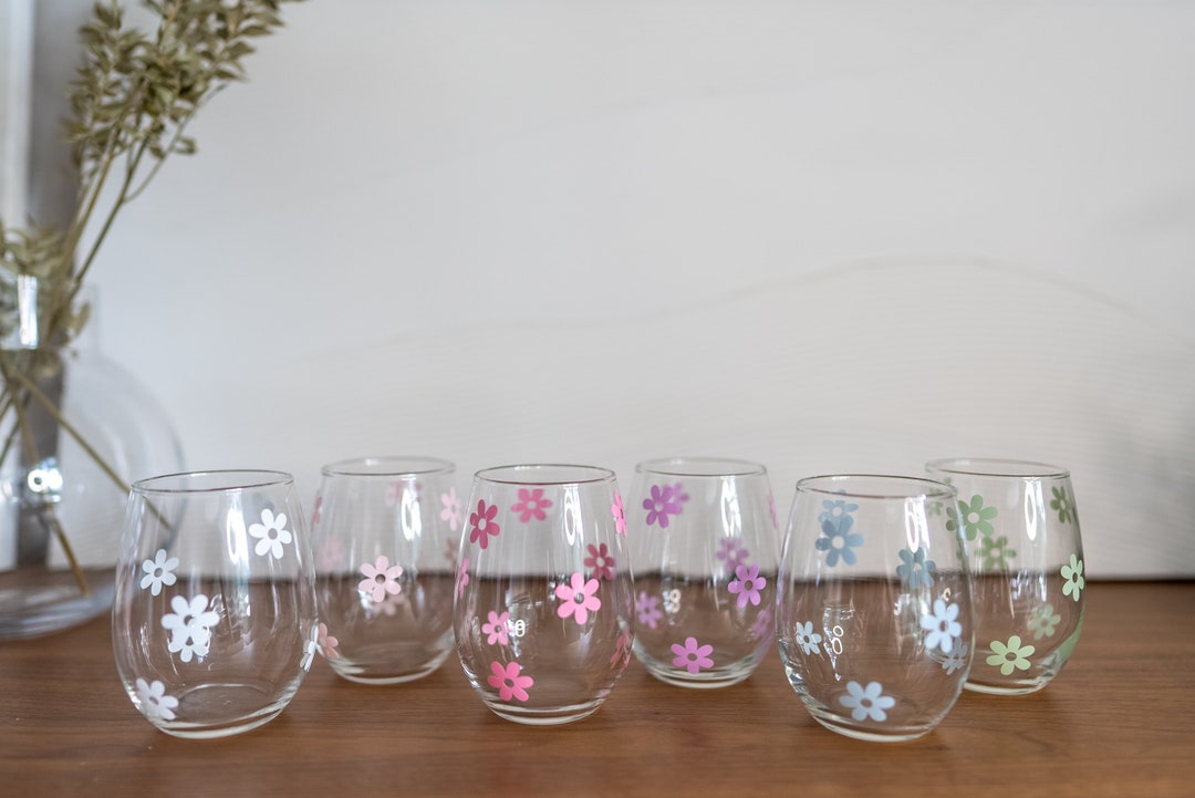 Custom Wine Glasses, Daisy Wine Glass, Bridesmaid Wine Glass, Pastel ...