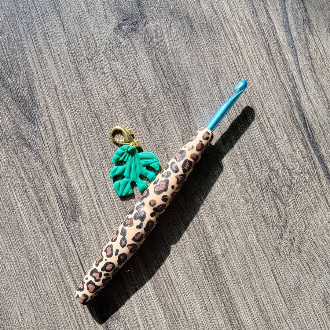 Leopard Print Ergonomic Crochet Hook With Stitch Markers - Etsy