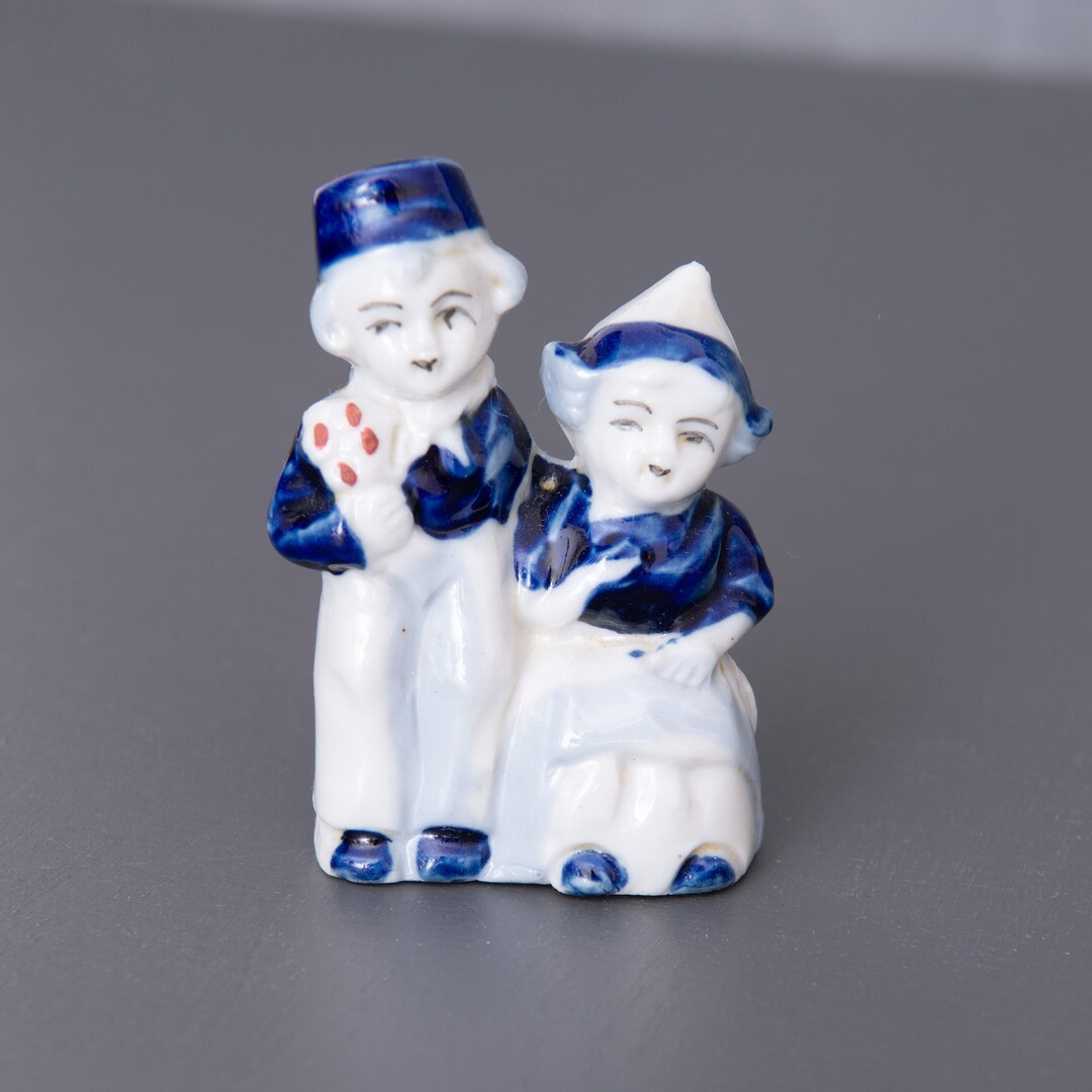 Vintage Delft Style Figurine. A Cute Dutch Couple. Japanese Porcelain ...
