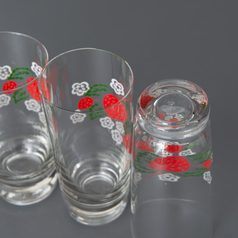 Retro Strawberry Water Tumblers, Vintage Drinking Glasses With Berry ...