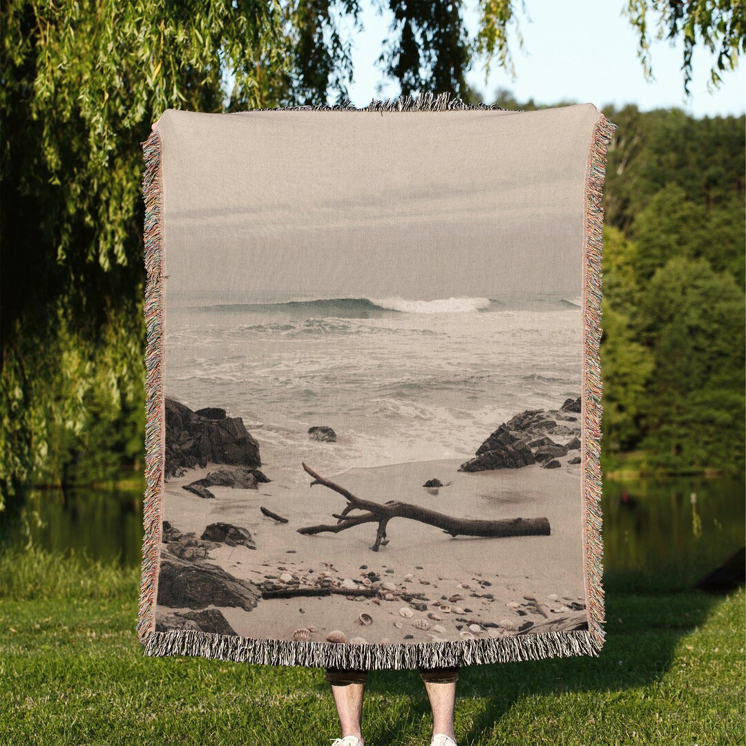 Woven Beach Scene Blanket, Ocean Waves and Seashells Woven Design ...