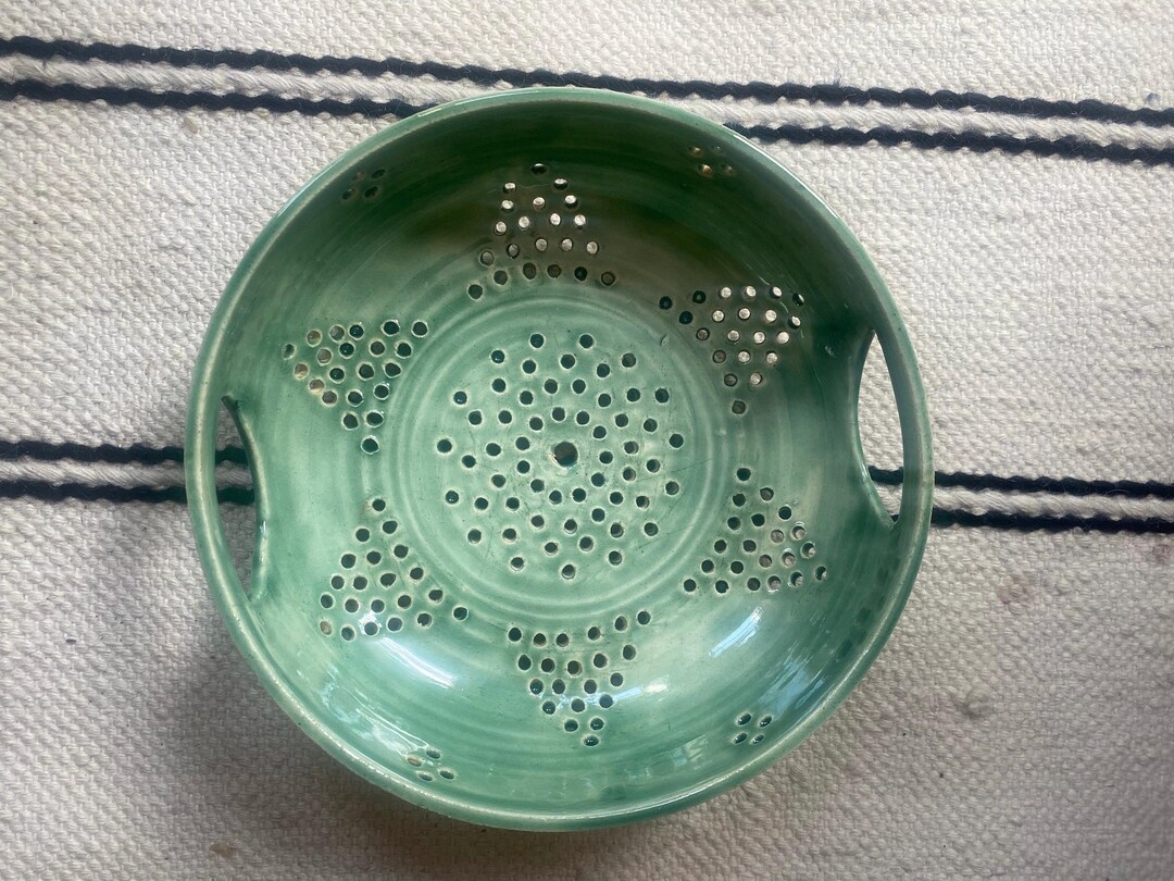Handmade White Clay Berry Bowl With Handles in Jade Green Glaze - Etsy