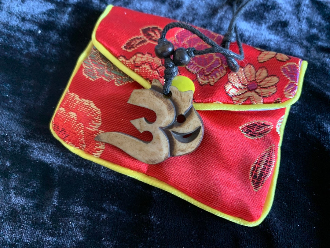 Protection Spell OM Amulet Pendant Shaman Good Luck Omens Necklace ...