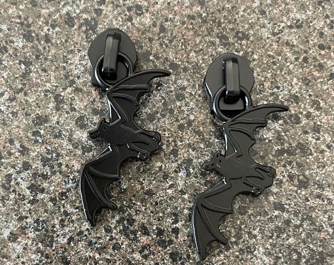 Set of 2 Double Sided Matte Black Metal Spooky Bat Bats Halloween ...