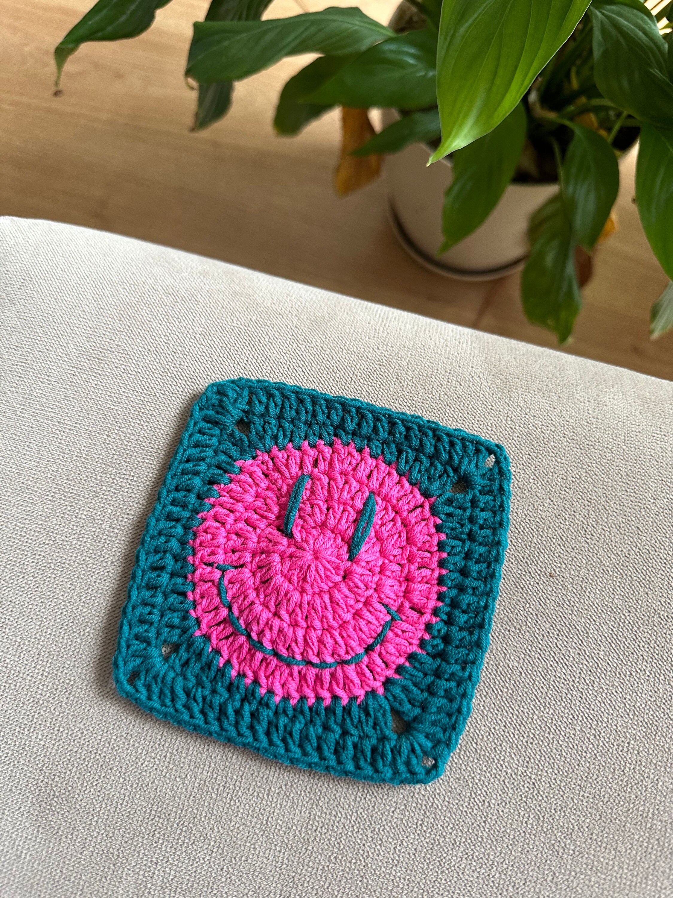 Easy Smiley Granny Square Pattern, Crochet Happy Face Pattern, Simple ...
