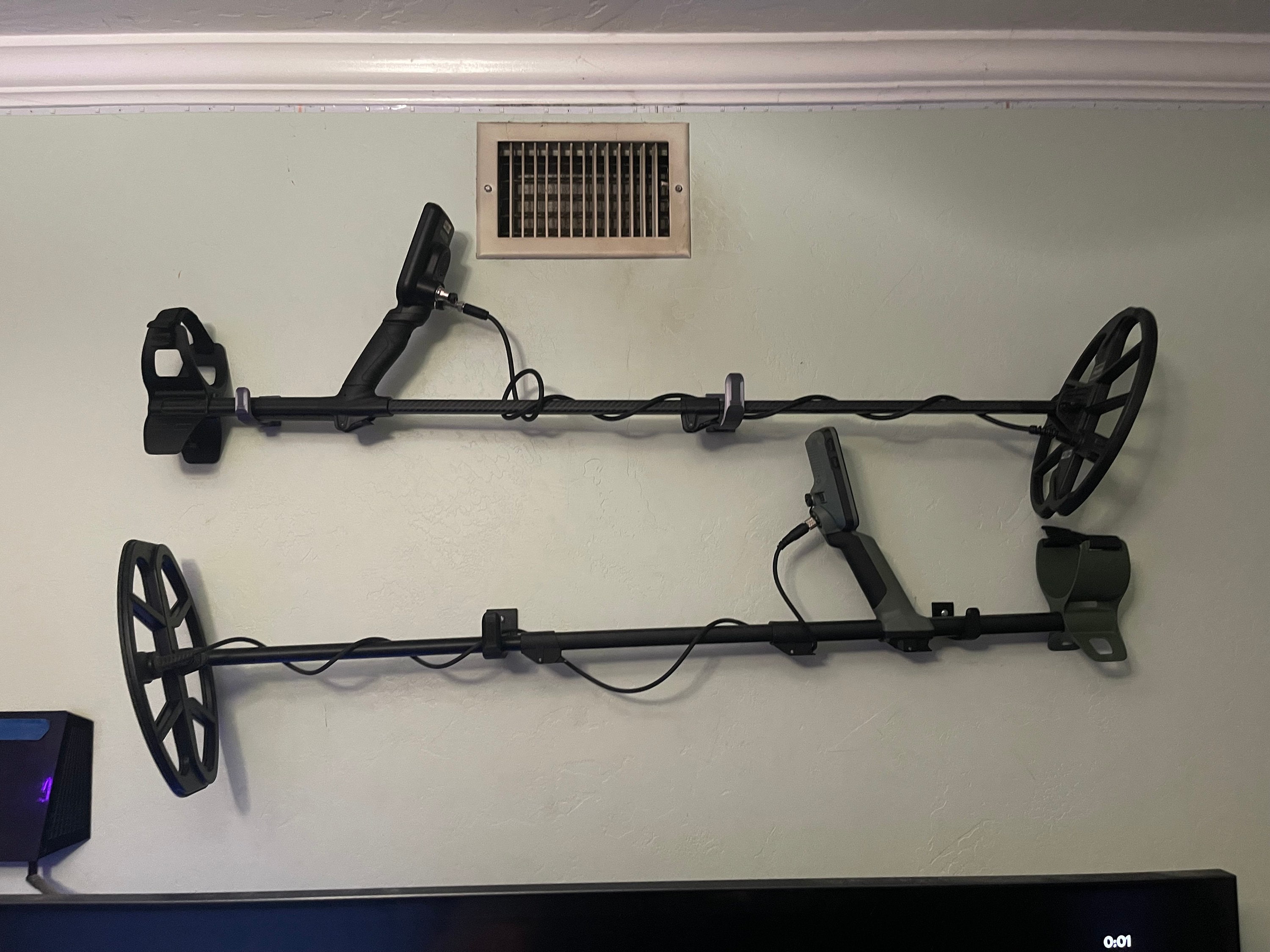 Horizontal Wall Mount for Metal Detectors up To. 12inch Coils! Fits ...