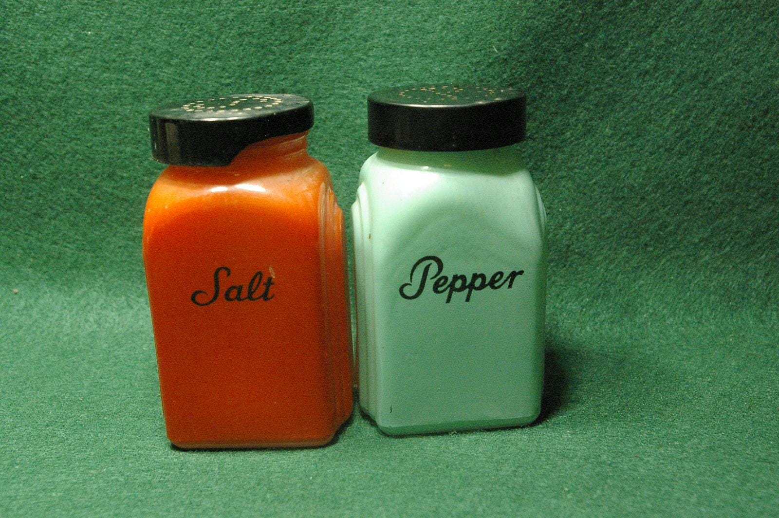Vintage Mckee Art Deco Roman Arch Salt & Pepper Shakers Set Red and ...