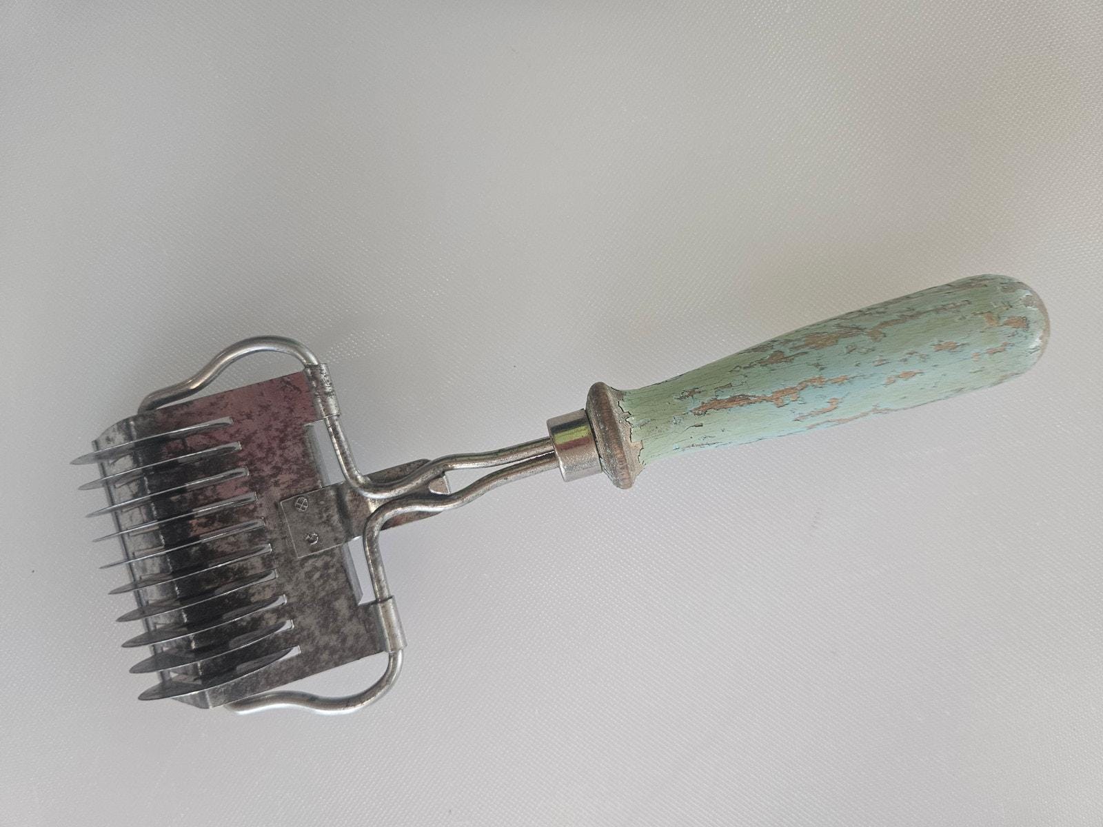 Vintage Pasta Cutter Vintage Kitchen Utensil Vintage Pastry Cutter ...