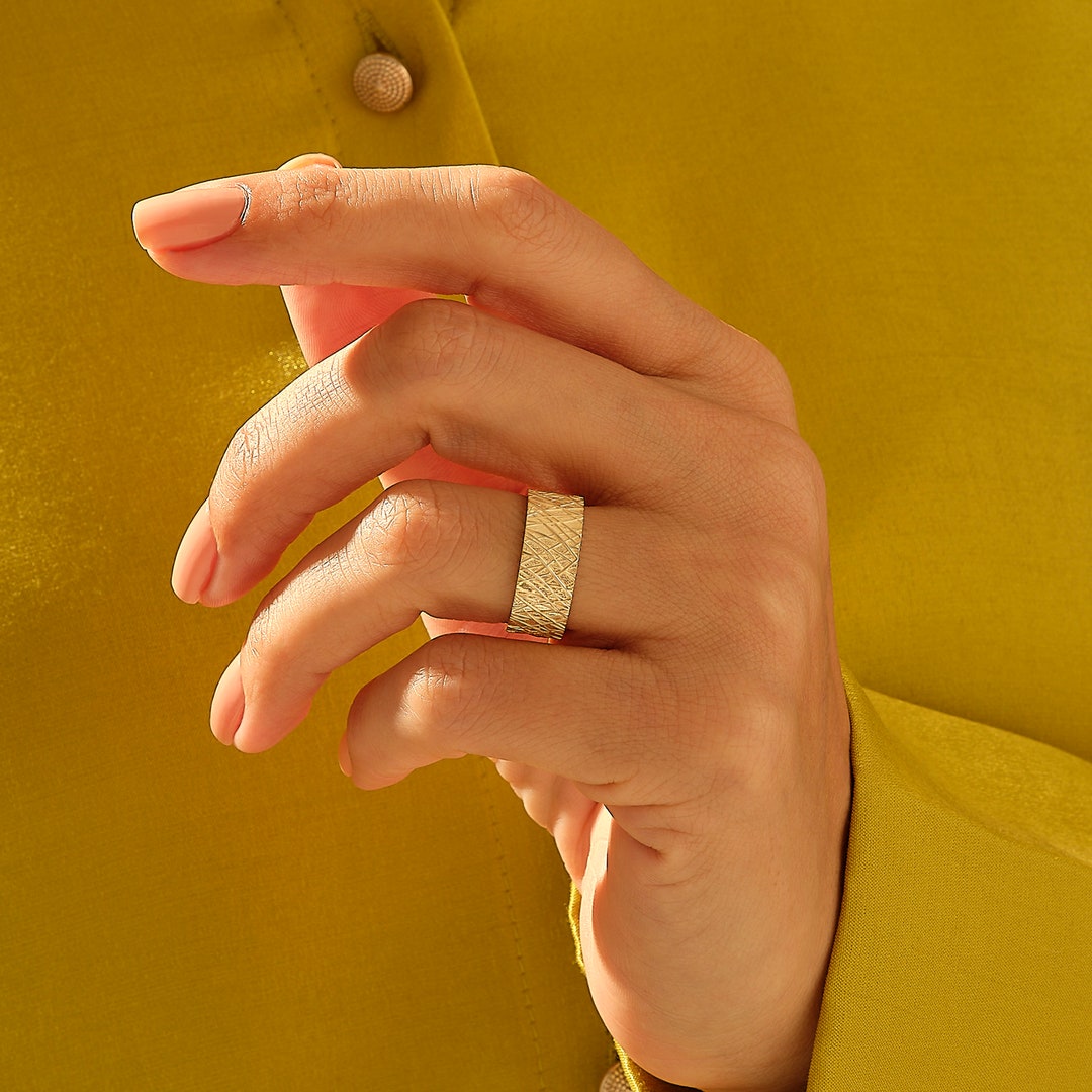 Cigar Wedding Band Women 14k Solid Gold Textured Thick Ring 7.5mm Wide ...