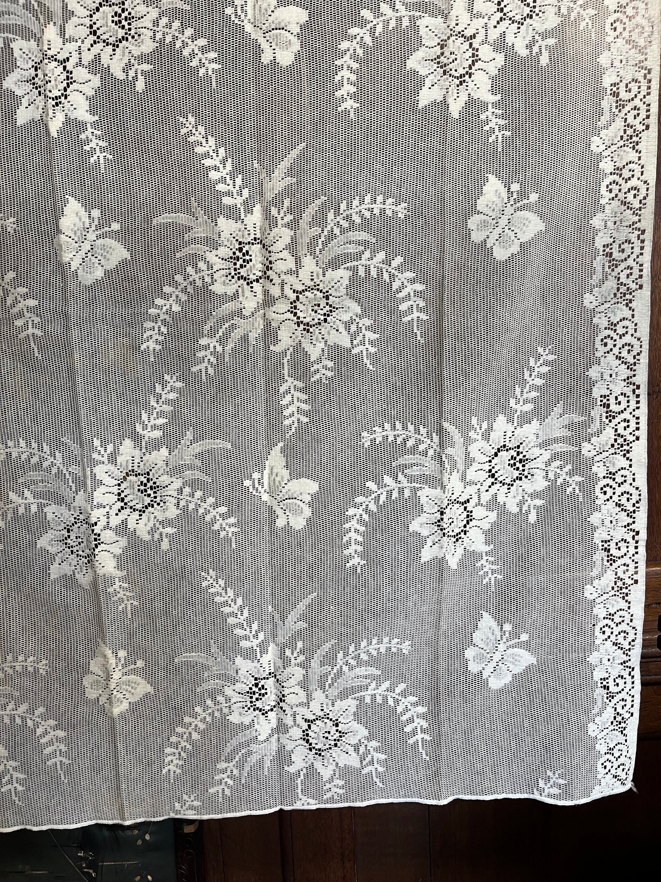 Victorian Design Lace Sample Lace Panel Remnant 146 Cm (57”) / 80cm (31 ...