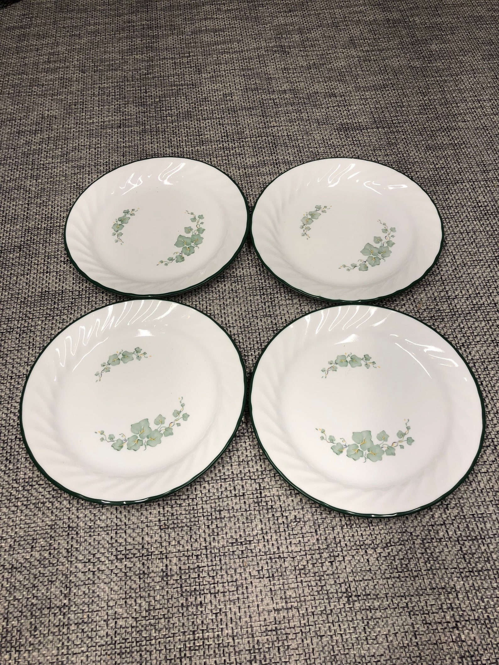 Corelle Green Ivy Callaway Dinnerware Set - Etsy Canada