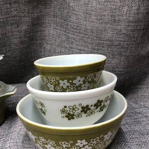 Vintage Pyrex Spring Blossom/crazy Daisy Bowls & Casserole Dishes - Etsy