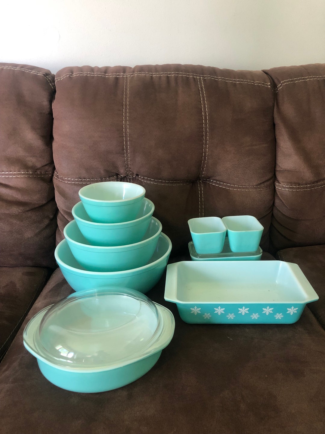 Vintage Pyrex Robin Egg Turquoise Mixing Bowl & Fridge Dish Set - Etsy