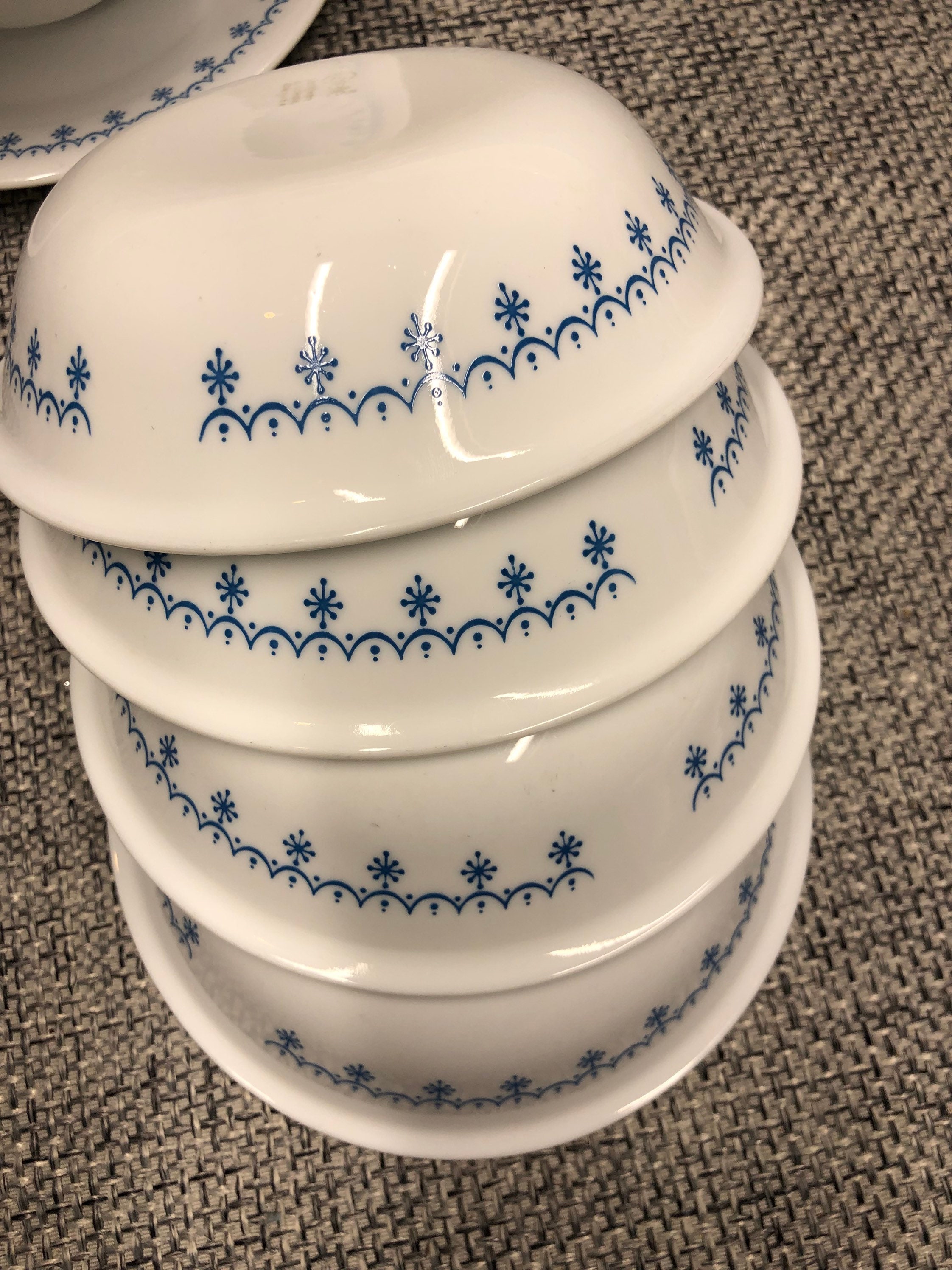 Vintage Pyrex Snowflakes Cinderella Bowls, Corelle Dinnerware Set (38 ...