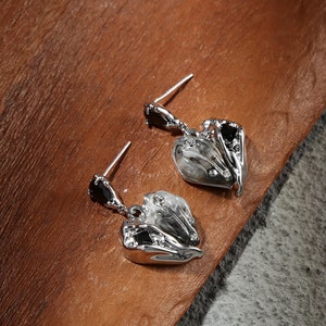 Gradient Black Heart Earrings With Metallic Finish Liquid Metal Black ...