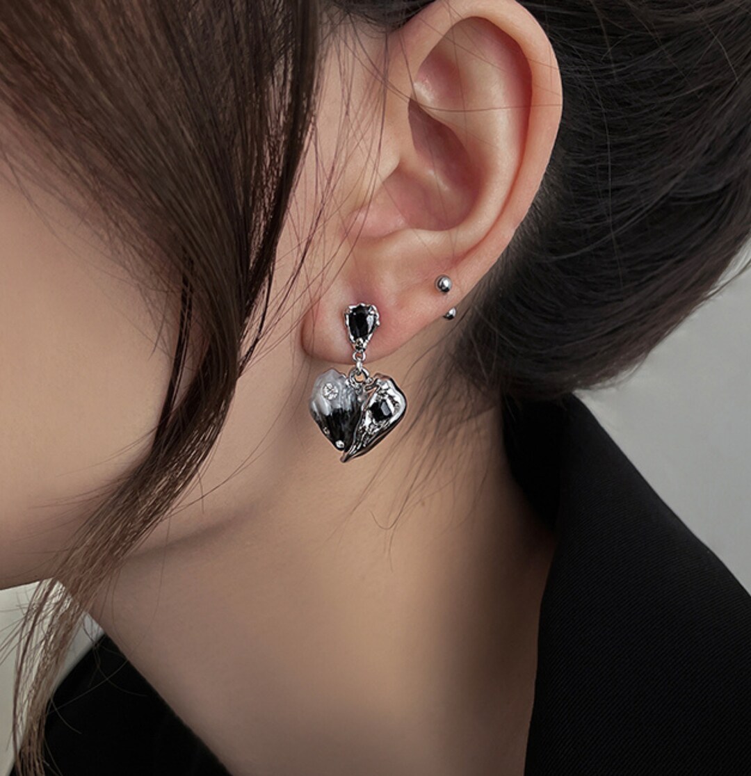 Gradient Black Heart Earrings With Metallic Finish Liquid Metal Black ...