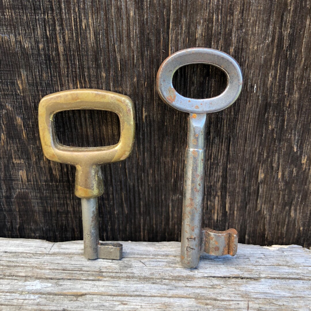 Vintage Antique Skeleton Keys - Brass and Metal Hollow Barrel Key - Etsy