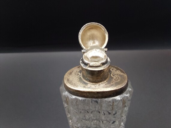 Dutch perfume bottle, cut crystal and silver, early 2… - Gem