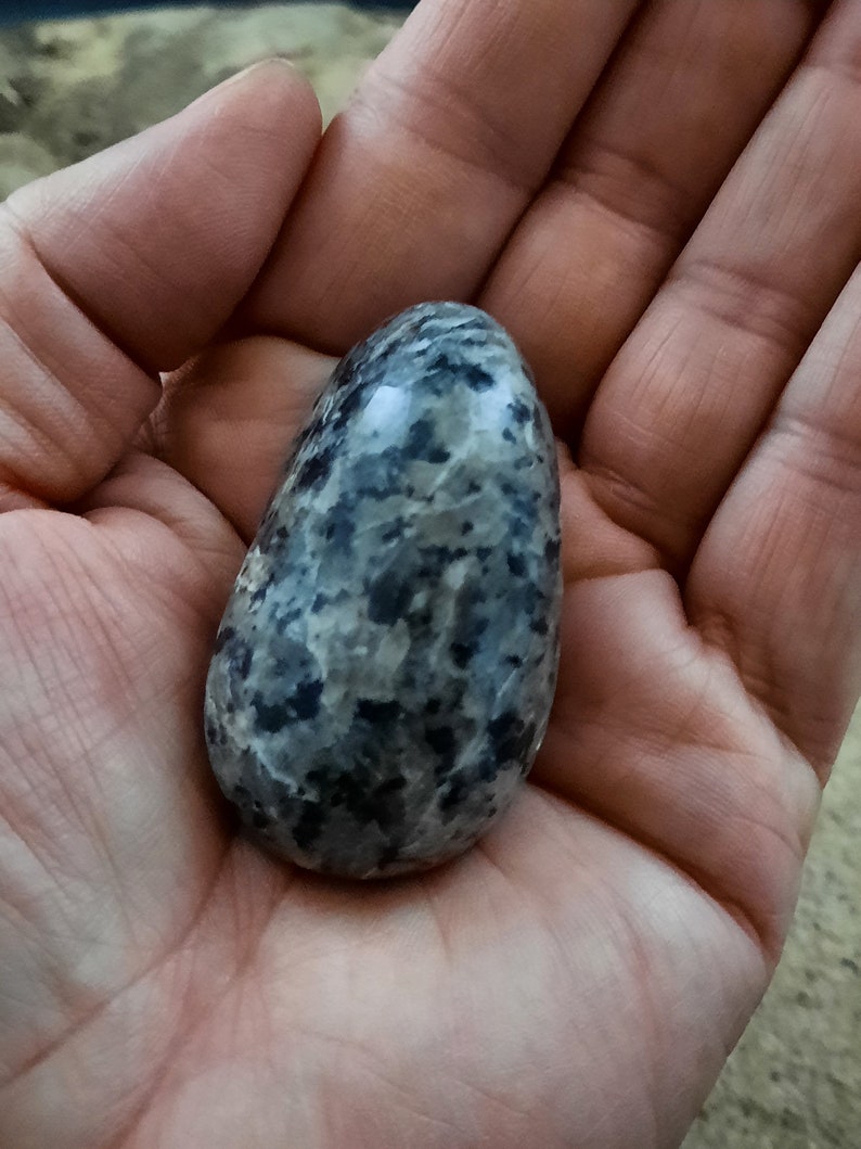 Yooperlite Stone, UV Reactive, Emberlite, Sodalite, Syenite, Mineral ...