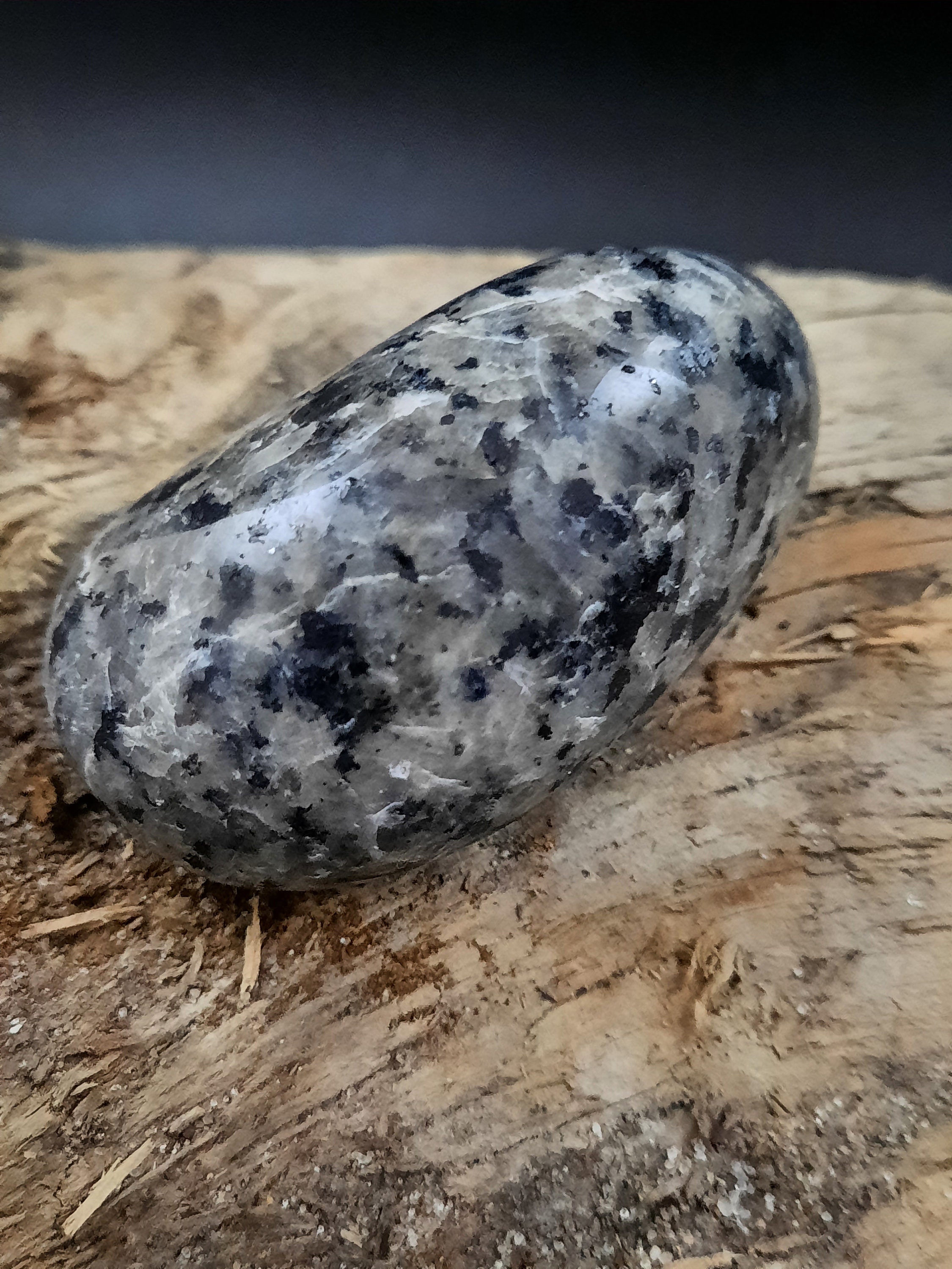Yooperlite Stone, UV Reactive, Emberlite, Sodalite, Syenite, Mineral ...
