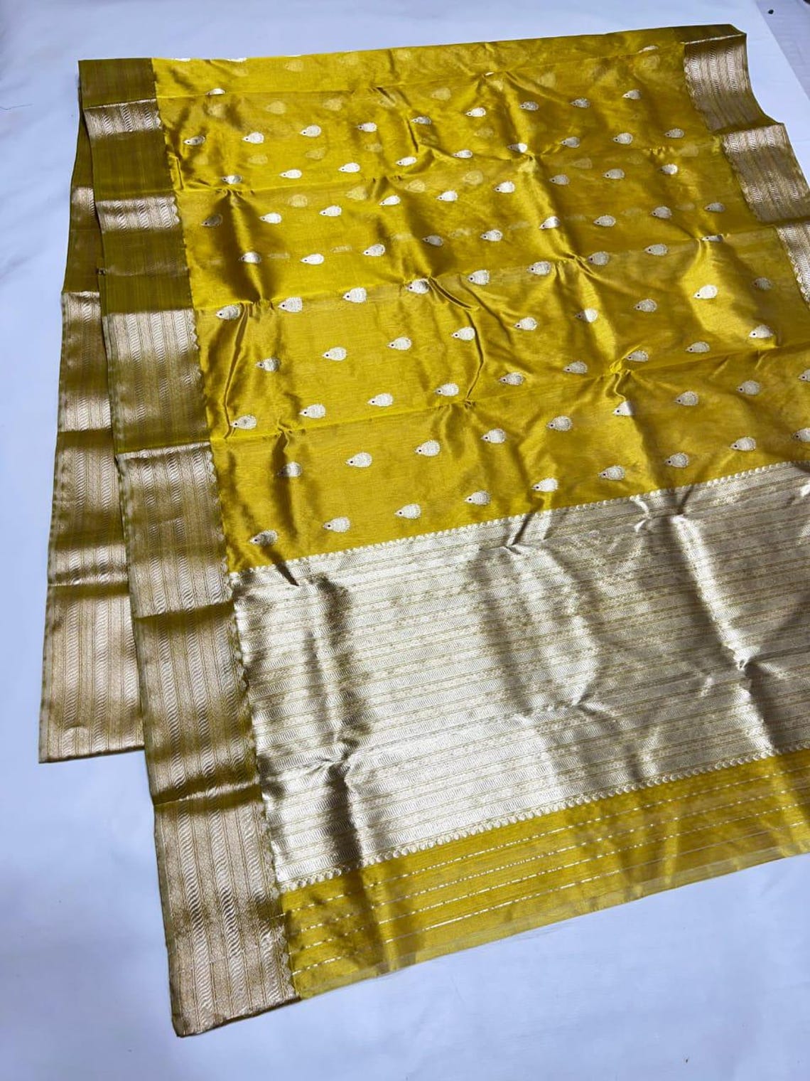 Handwoven Chanderi Silk Saree: Silver Zari Border, Traditional Pallu - Etsy