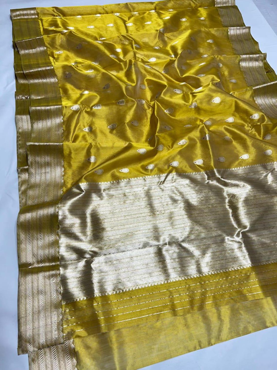 Handwoven Chanderi Silk Saree: Silver Zari Border, Traditional Pallu - Etsy