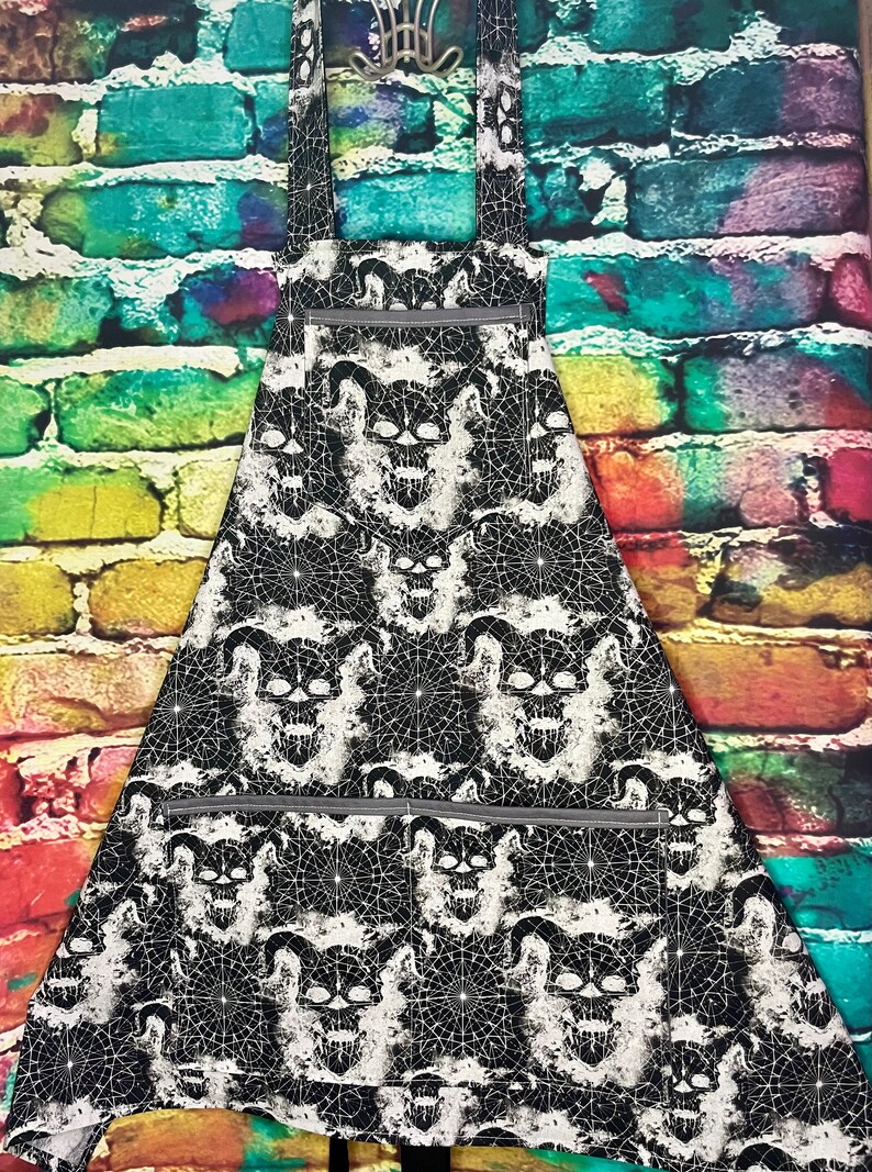 Black and White Demonic Horned Skull With Geometric Shapes - Etsy