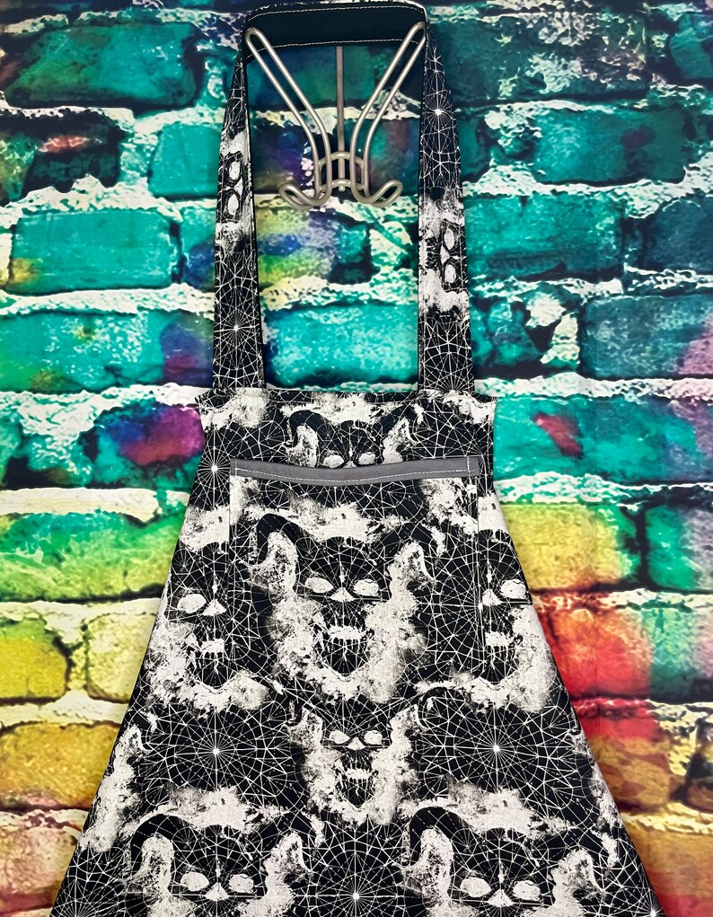 Black and White Demonic Horned Skull With Geometric Shapes - Etsy