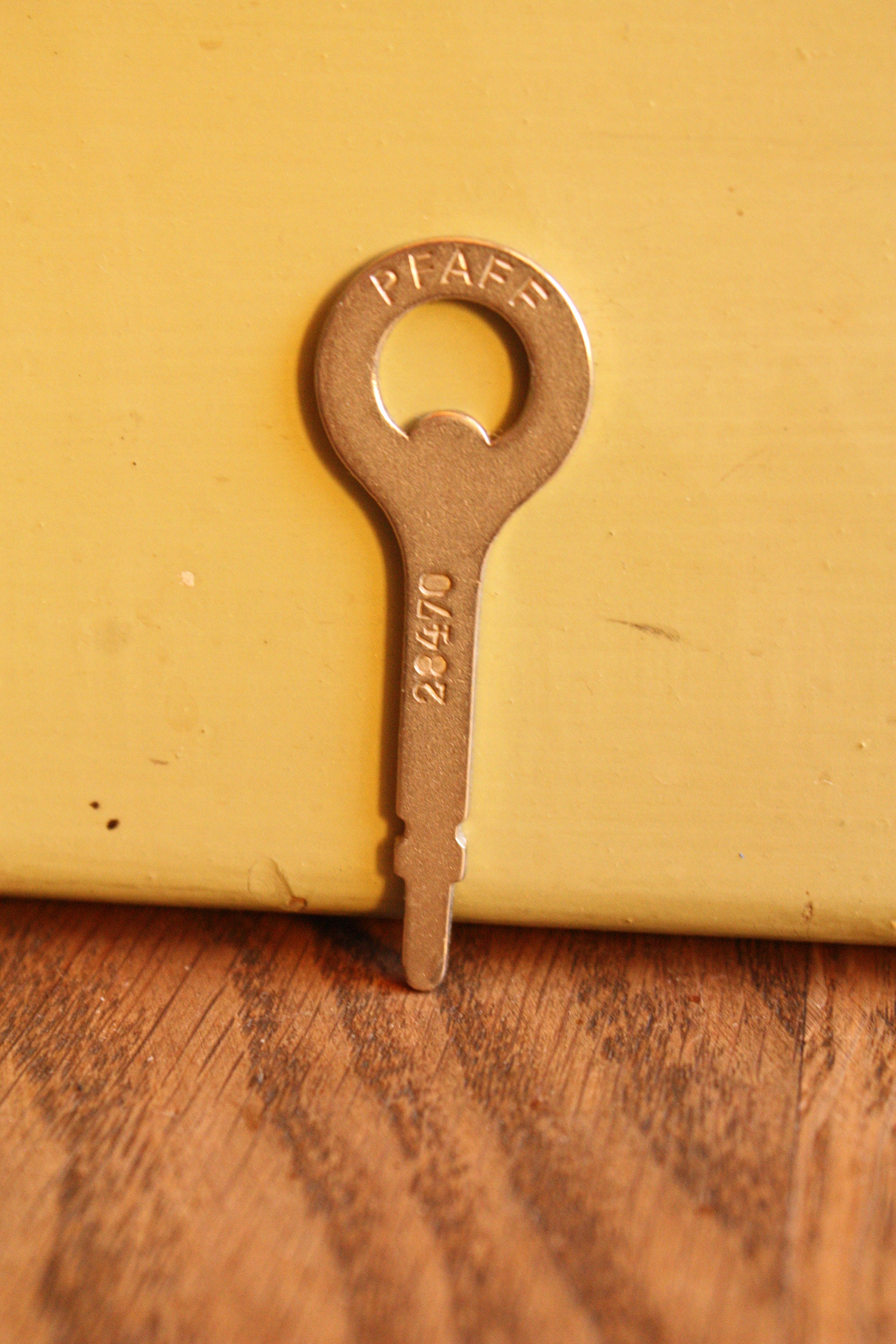 PFAFF 28470 Key for Sewing Machine Bentwood Case Cover or Treadle Table ...