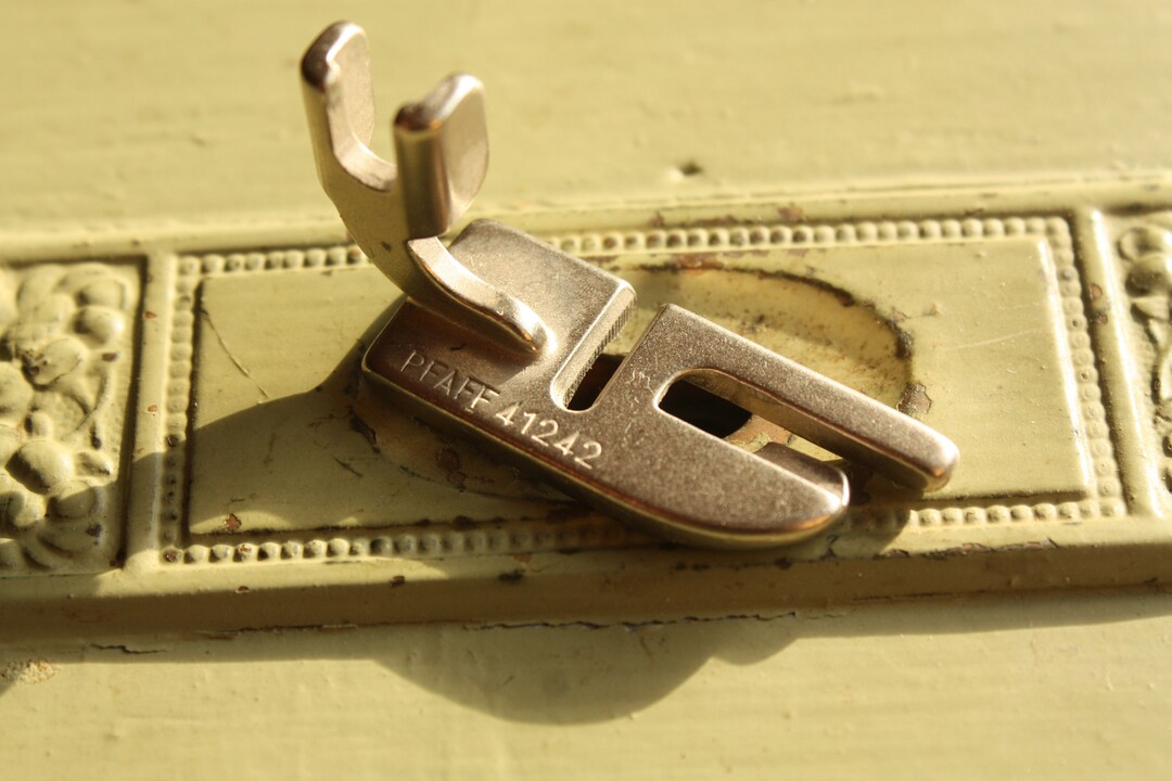 PFAFF Felling Foot 41242 or 93-847561-06 for Flat Felled Seams, for Low ...