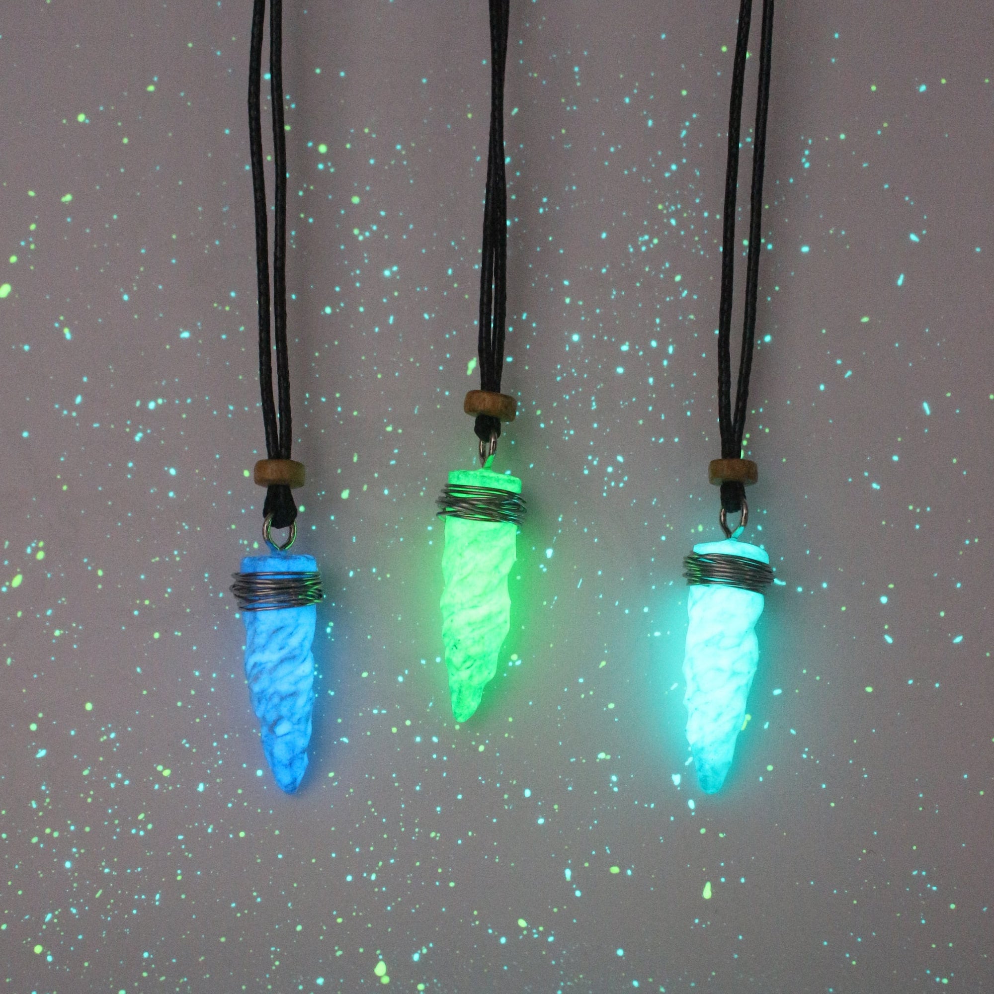 3 Pieces Necklaces Glow in the Dark Glow in the Dark Luminous Stone UV Glow Necklaces Glow ...