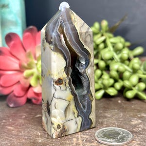 Volcano Agate Natural Crystal Towers | UV Reactive Volcano Agate | UV ...