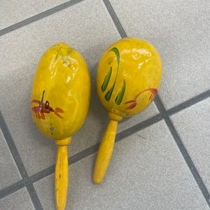 Mexican Crafts. Penachos. Hueseras. Panderos. Maracas Para Bailes ...