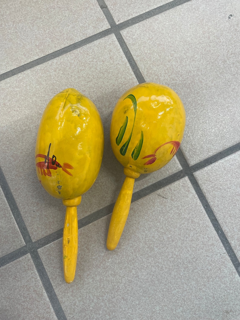 Mexican Crafts. Penachos. Hueseras. Panderos. Maracas Para Bailes ...