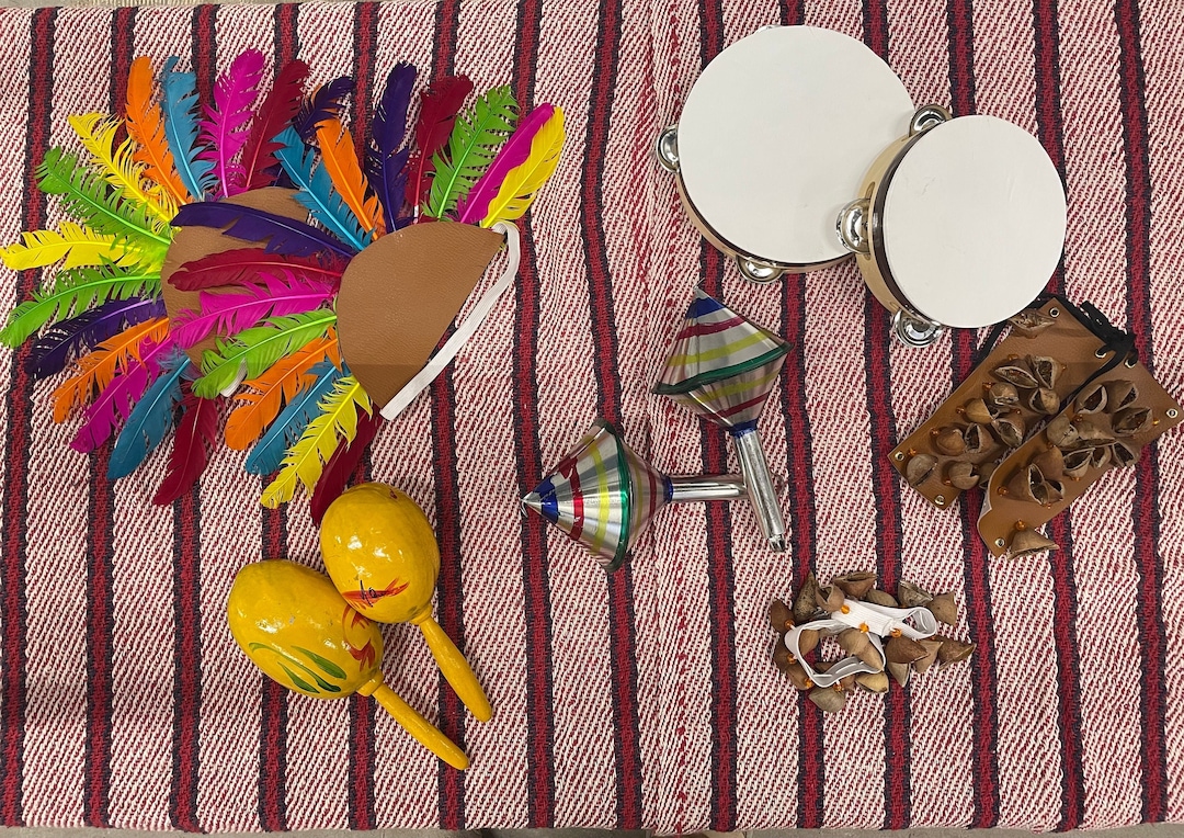 Mexican Crafts. Penachos. Hueseras. Panderos. Maracas Para Bailes ...