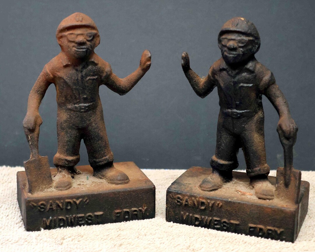 Vintage Matched Opposing Pair Cast Iron “sandy” Pointing Bookend Set ...