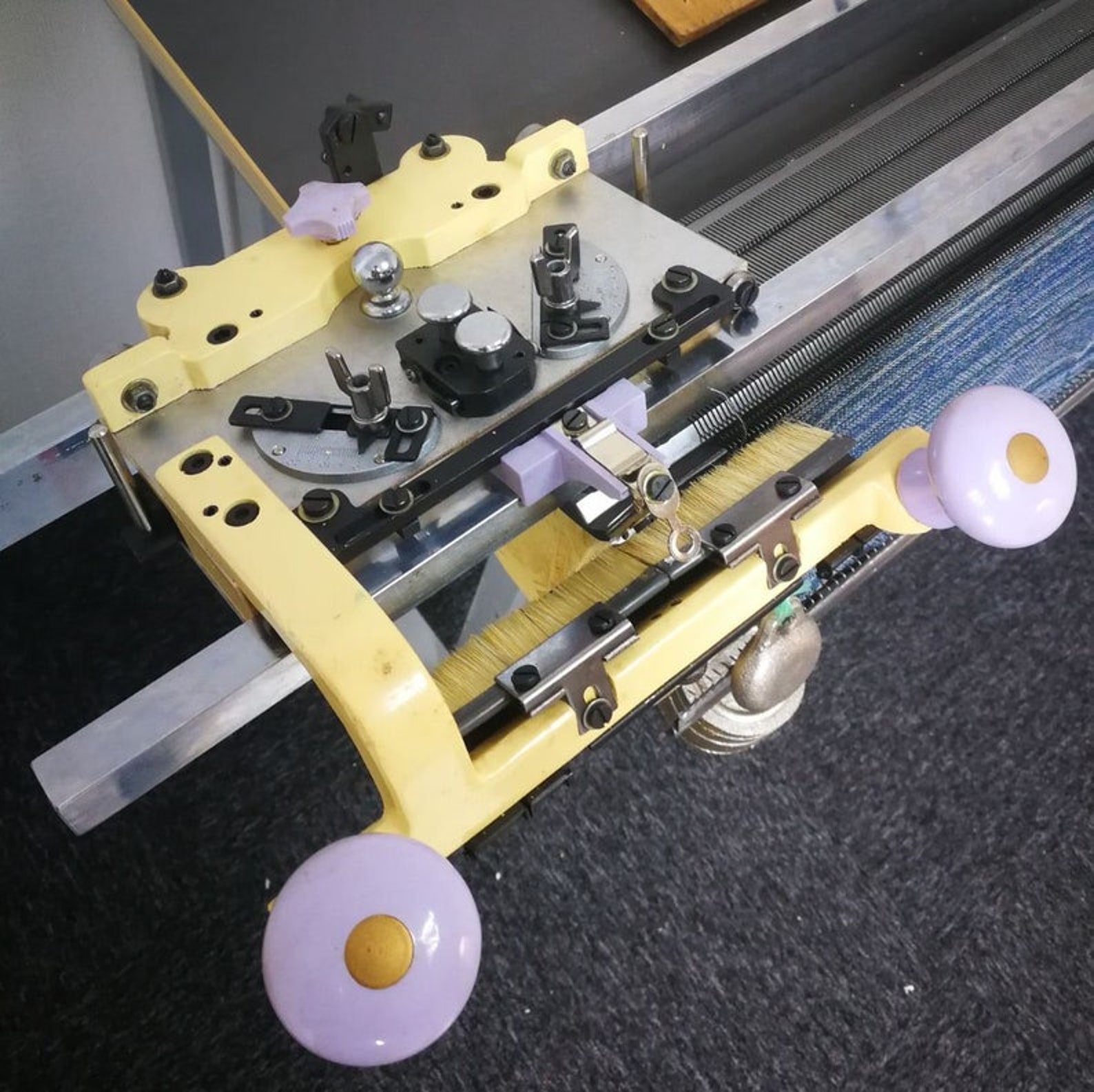 12 Gauge Intashia Fine Needle Hanging Yarn Knitting Machine - Etsy