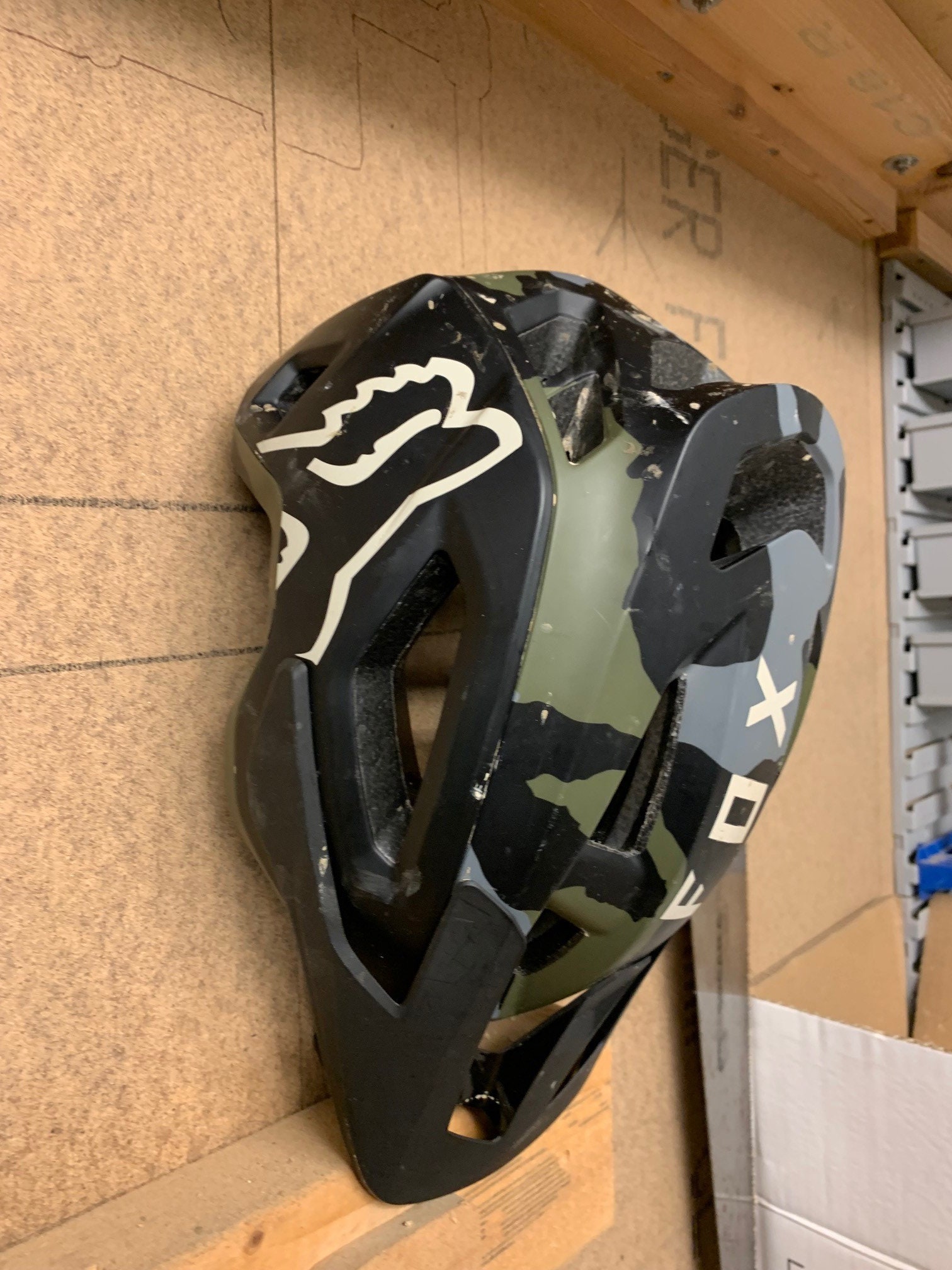 Biking Helmet Wall Mount for MTB EMTB Road Cycling Helmets Wall Mounted ...