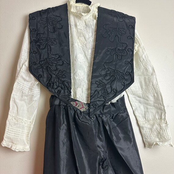 Antique Victorian Era Late 1800s Black White Pinafore… - Gem