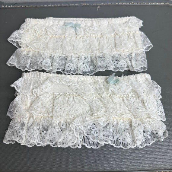 Vintage 1970s White Lace Bridal Leg Garter Set Blue B… - Gem