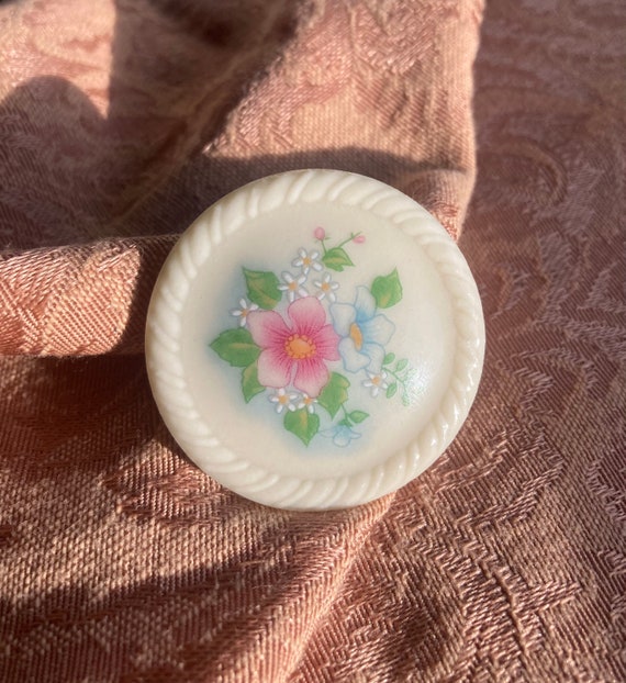 1970’s Vintage Hand-Painted Porcelain Flower Brooch b… - Gem