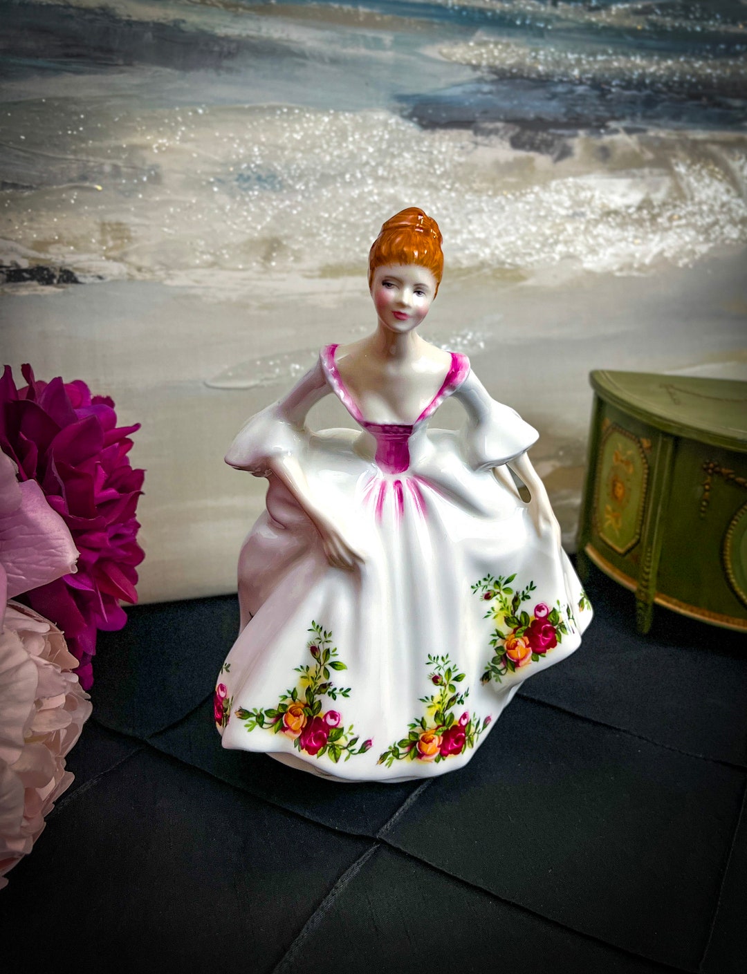 Vintage Royal Doulton Old Country Roses Pretty Ladies Figurine: Country ...
