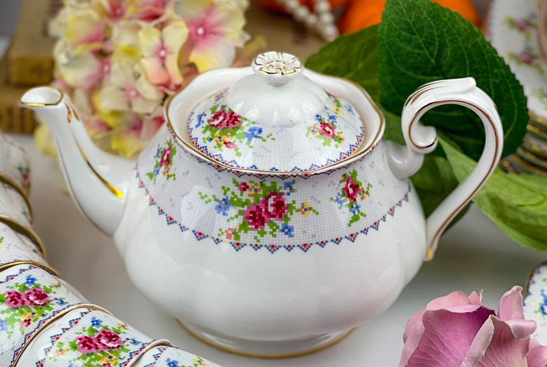 Vintage 1940s UNUSED Royal Albert Petit Point Large 6 Cup Teapot ...