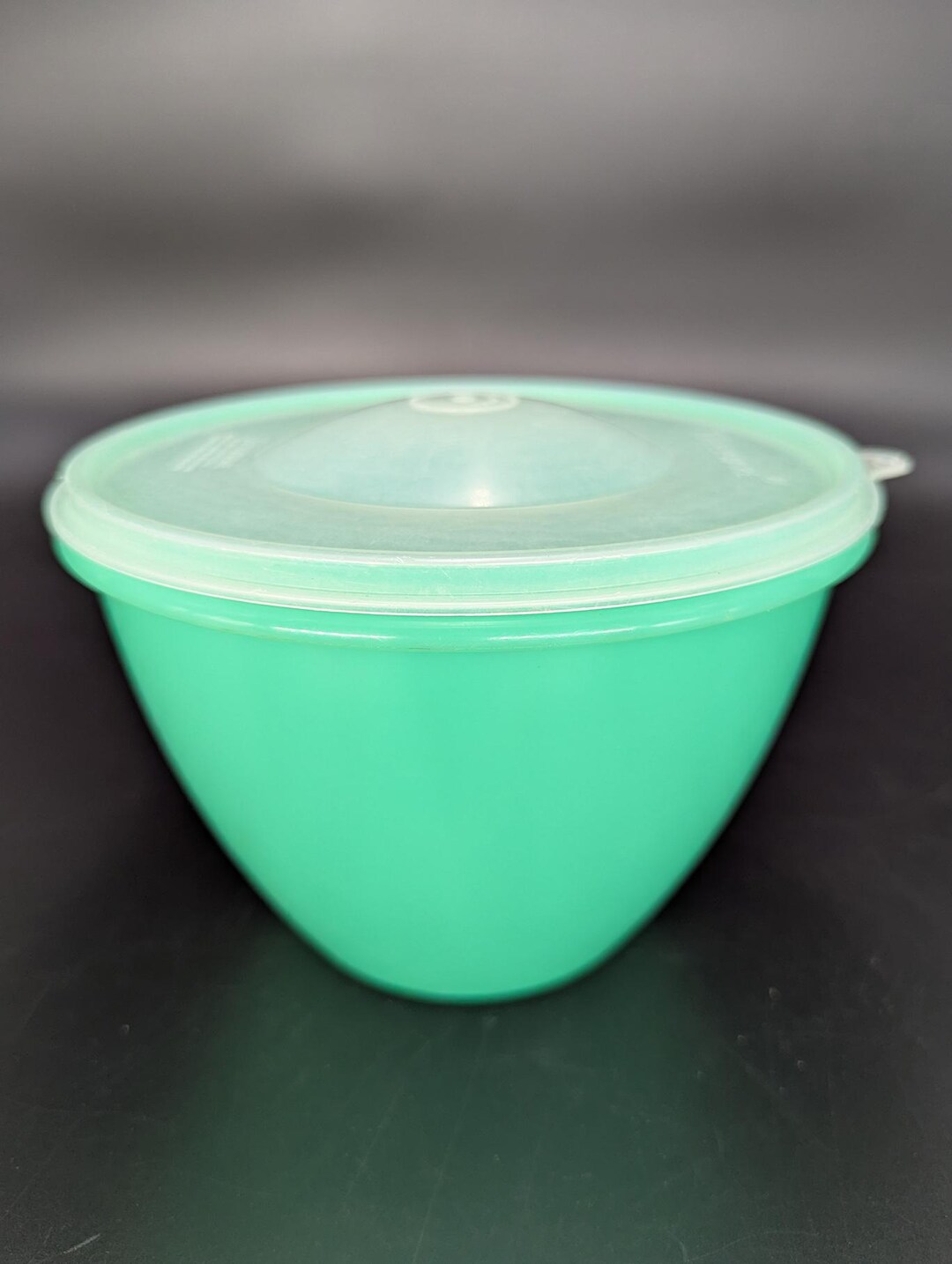 Vintage 2-piece Tupperware crisp It Lettuce Keeper With Domed Lid V3677 ...